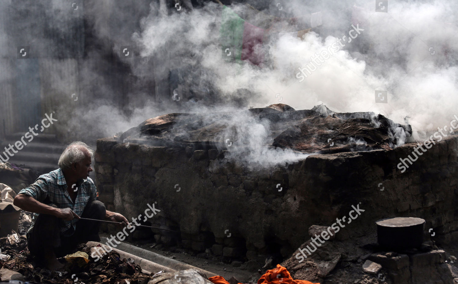 Indian Prepares Kiln Fire Earthen Pots Editorial Stock Photo - Stock ...