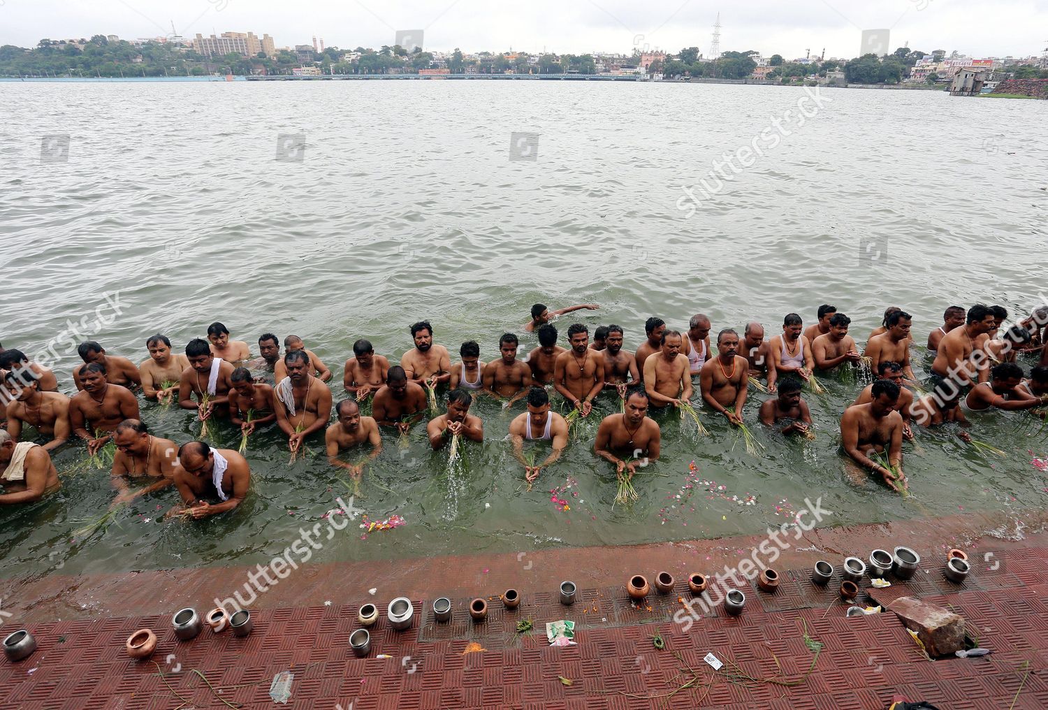 Hindu Devotees Perform Tarpan Ritual Remembrance Editorial Stock Photo ...