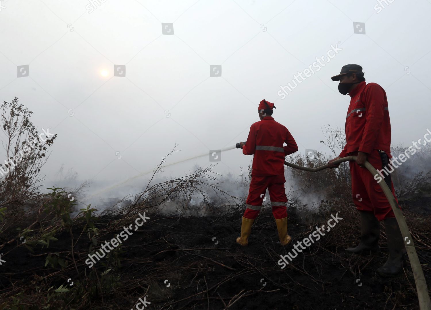 Indonesian Firefighters Work Extinguish Wildfire On Editorial Stock ...
