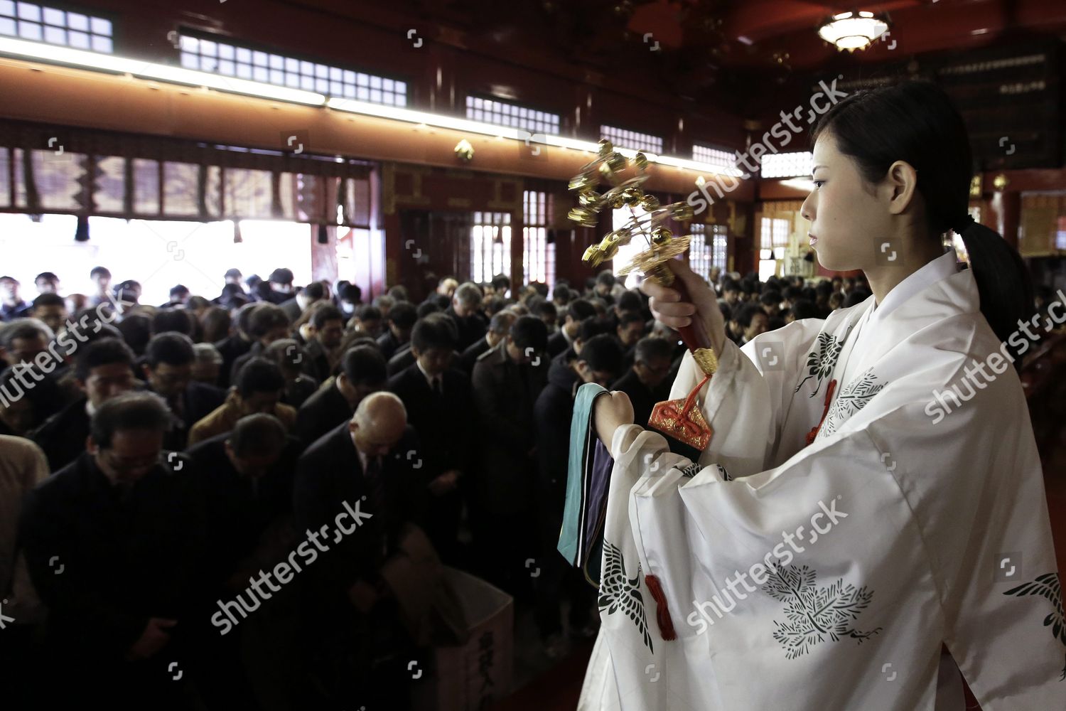 Shinto Priestess Performs Purification Ritual People Editorial Stock ...