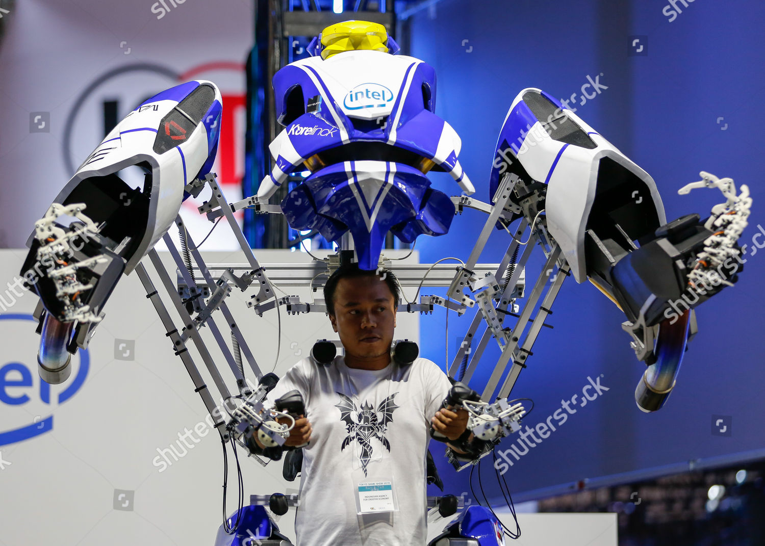 Visitor Experiences Intels Skeletonics Exoskeleton Suit Editorial Stock ...