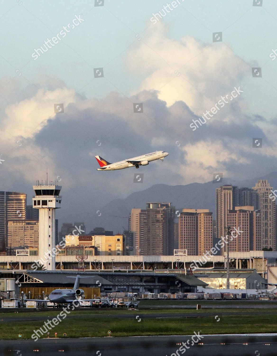Philippine Airlines Pal Plane Takes Off Editorial Stock Photo - Stock ...