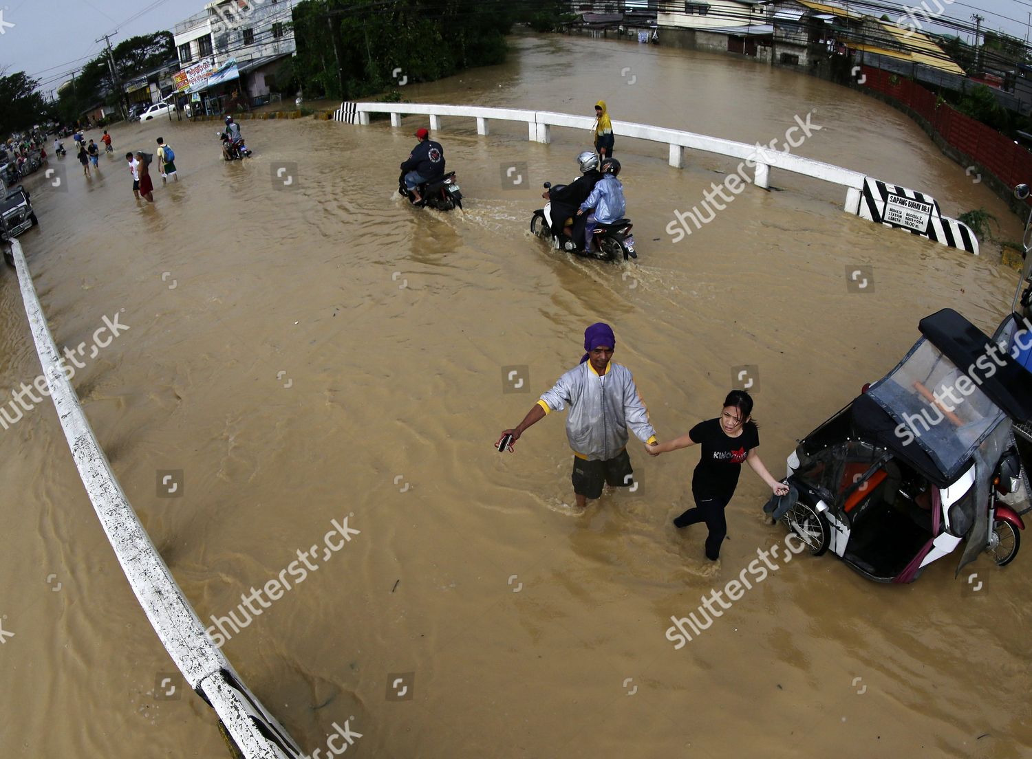 Filipino Typhoon Victims Cross Bridge Overflowing Editorial Stock Photo ...