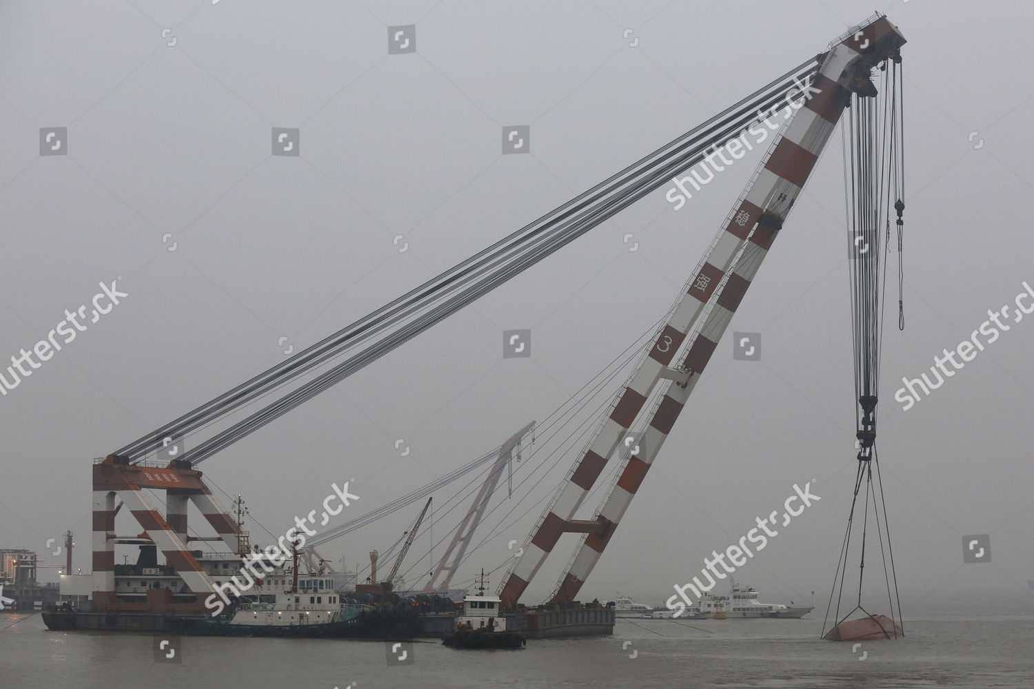 Lines Floating Crane Attached Overturned Tugboat Editorial Stock Photo ...