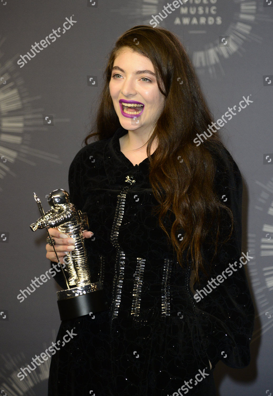 New Zealand Singersongwriter Lorde Poses 31st Editorial Stock Photo ...