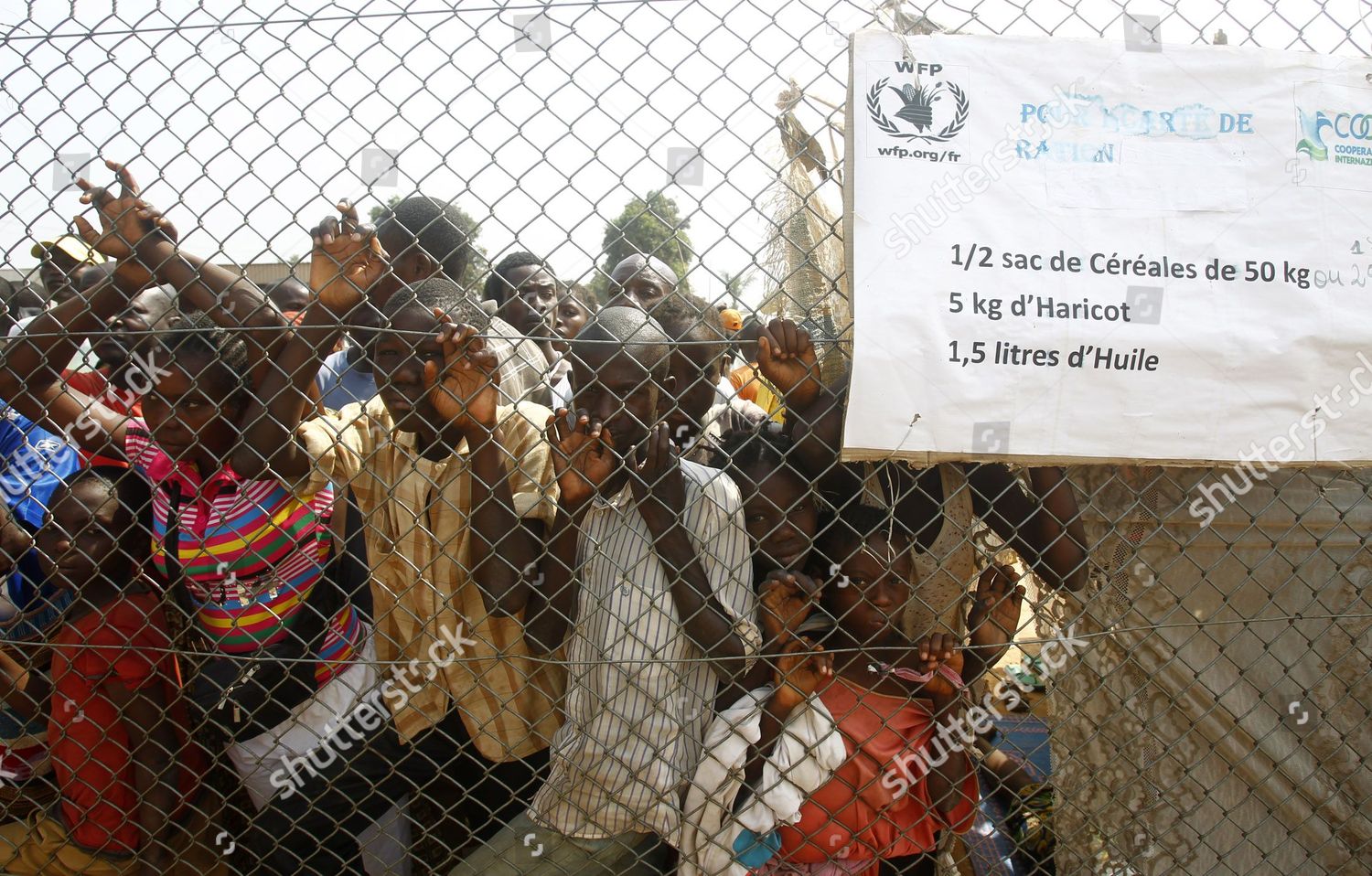 Refugees Wait Receive Food Aid Refugee Editorial Stock Photo - Stock ...