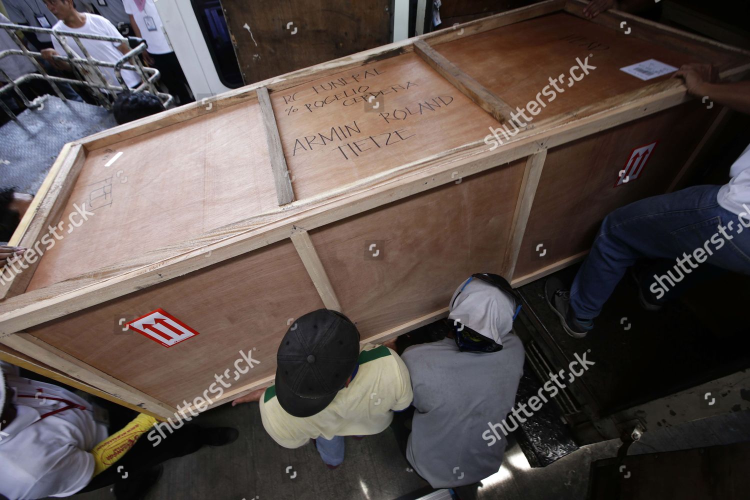 Filipino Airport Workers Transport Casket Containing Editorial Stock ...