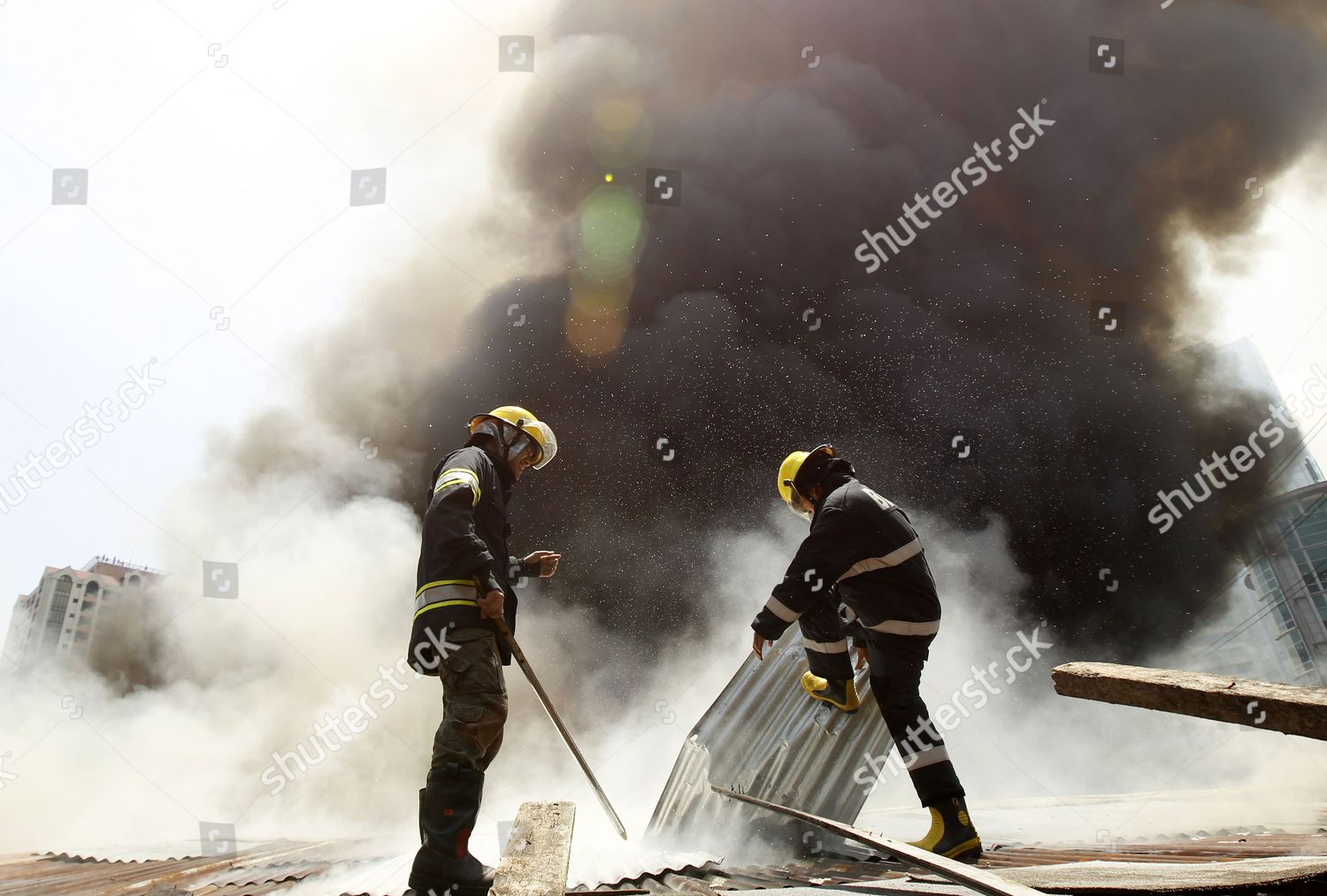Filipino Firefighters Break Roof Burning Shanty Editorial Stock Photo ...