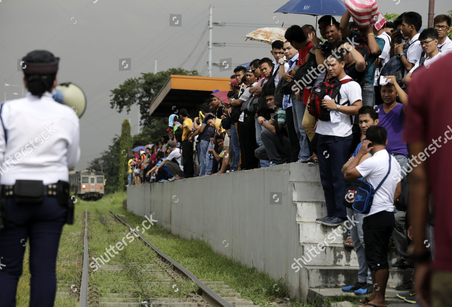 Crowd Filipino Passengers Seen Train Station Editorial Stock Photo ...