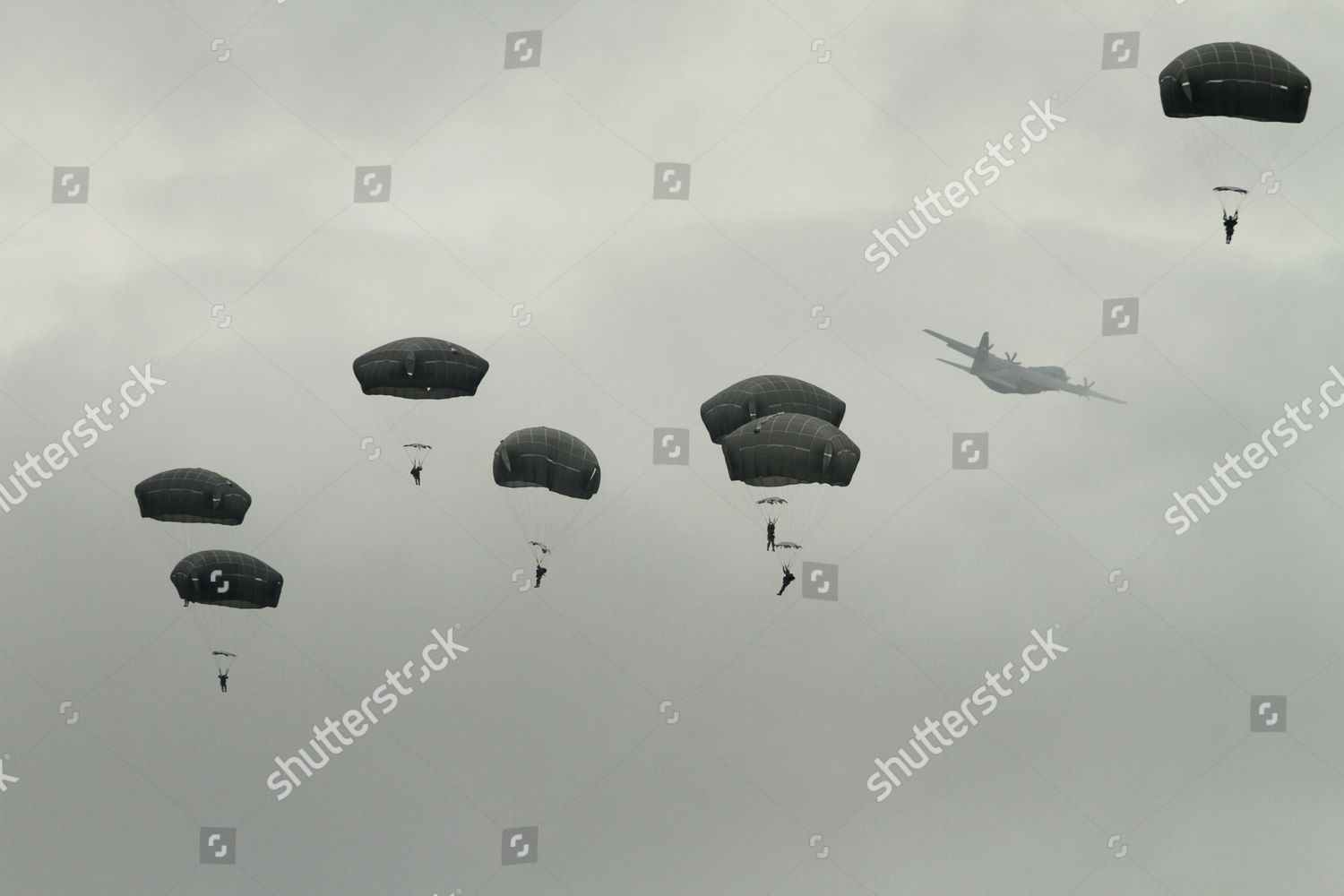 Soldiers Parachute C130 Hercules Transport Aircraft Editorial Stock ...