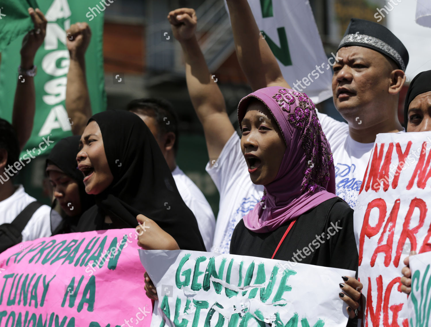 Filipino Muslims Shout Slogans During Peace Editorial Stock Photo ...