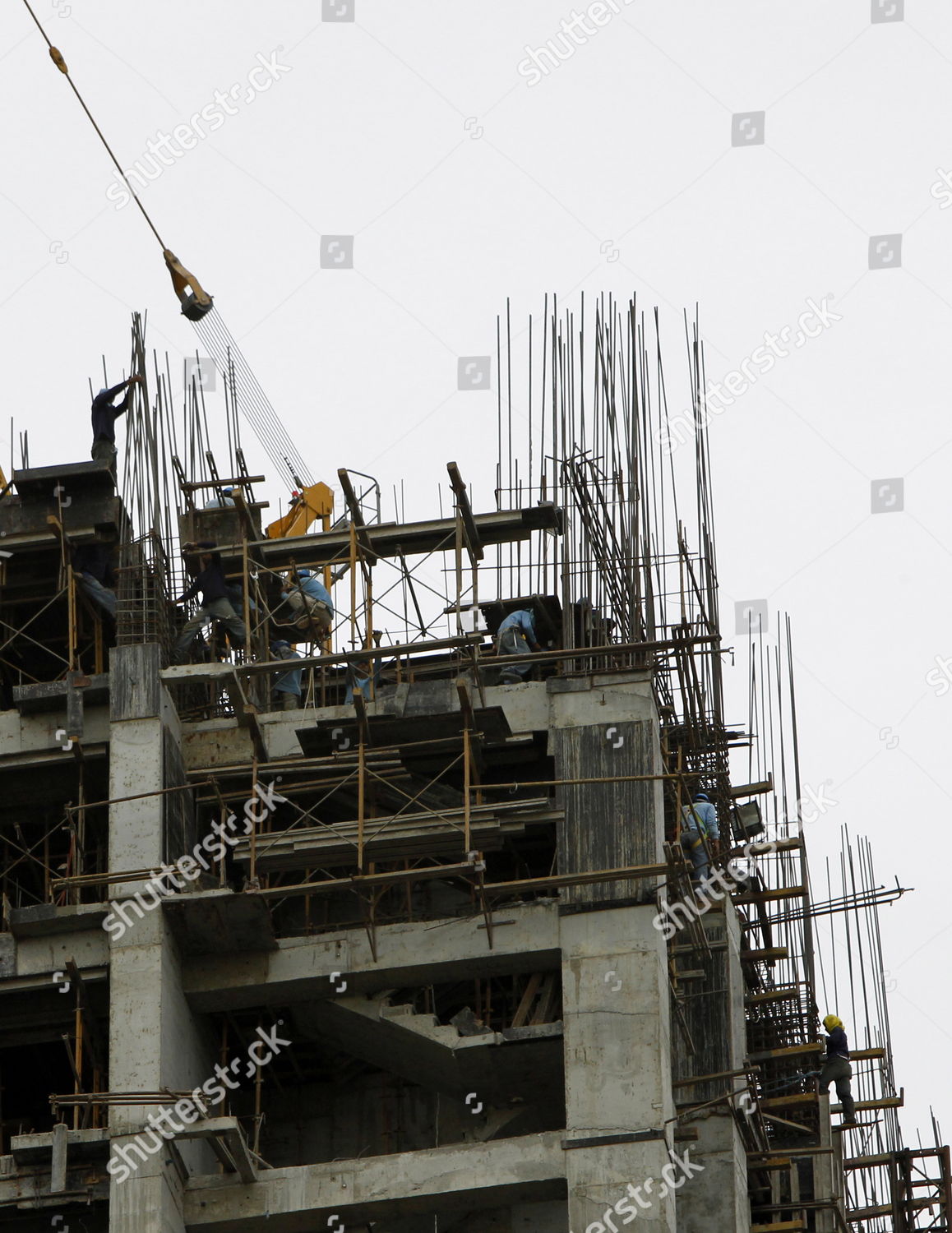 Filipino Workers Stand On Scaffoldings Construction Editorial Stock ...
