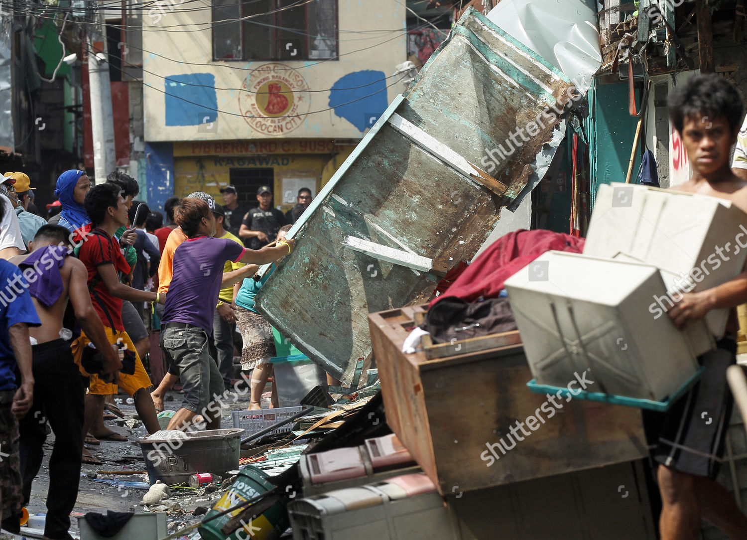 Filipino Residents Carry Their Belongings Demolition Editorial Stock ...