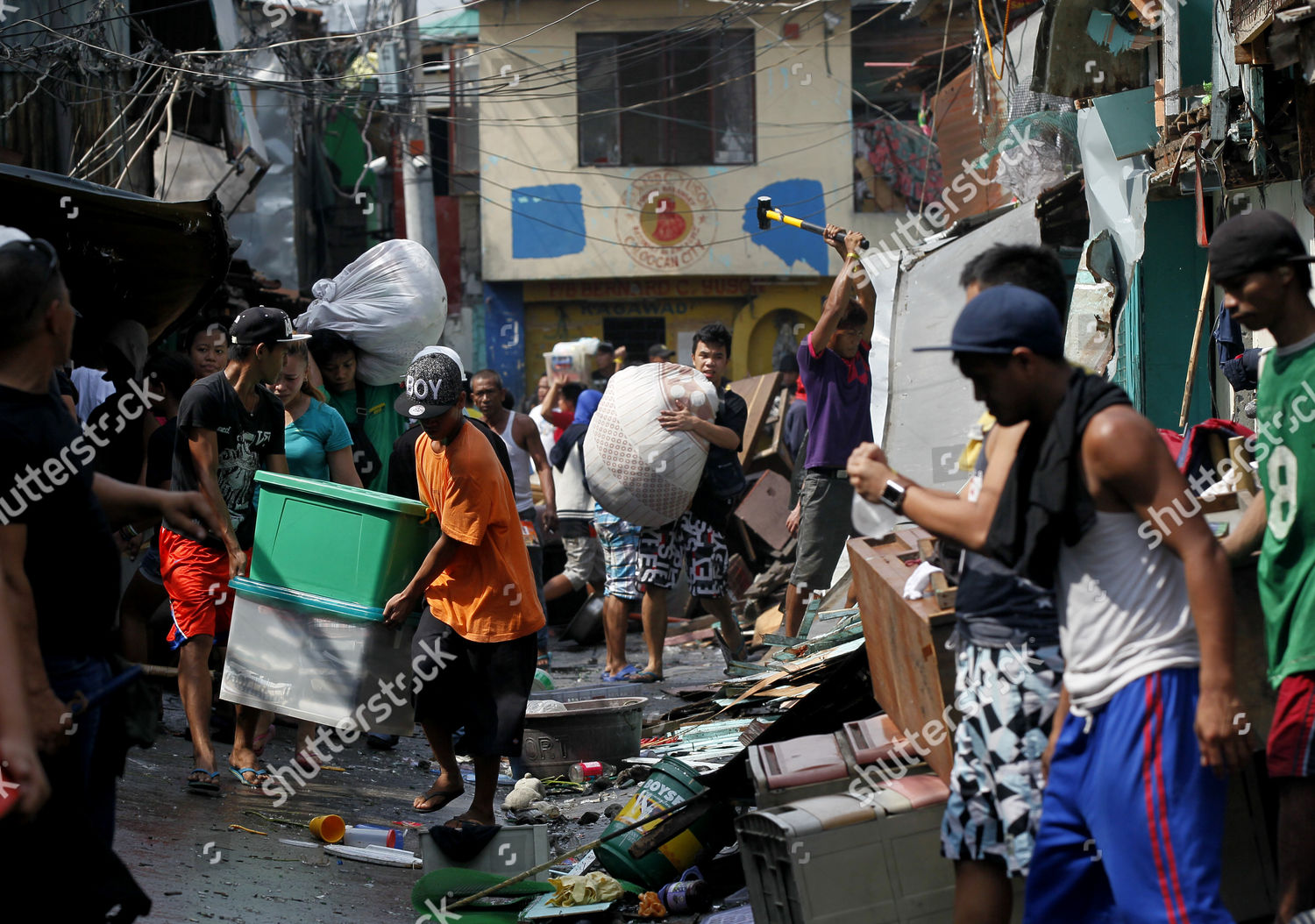 Filipino Residents Carry Their Belongings Demolition Editorial Stock ...