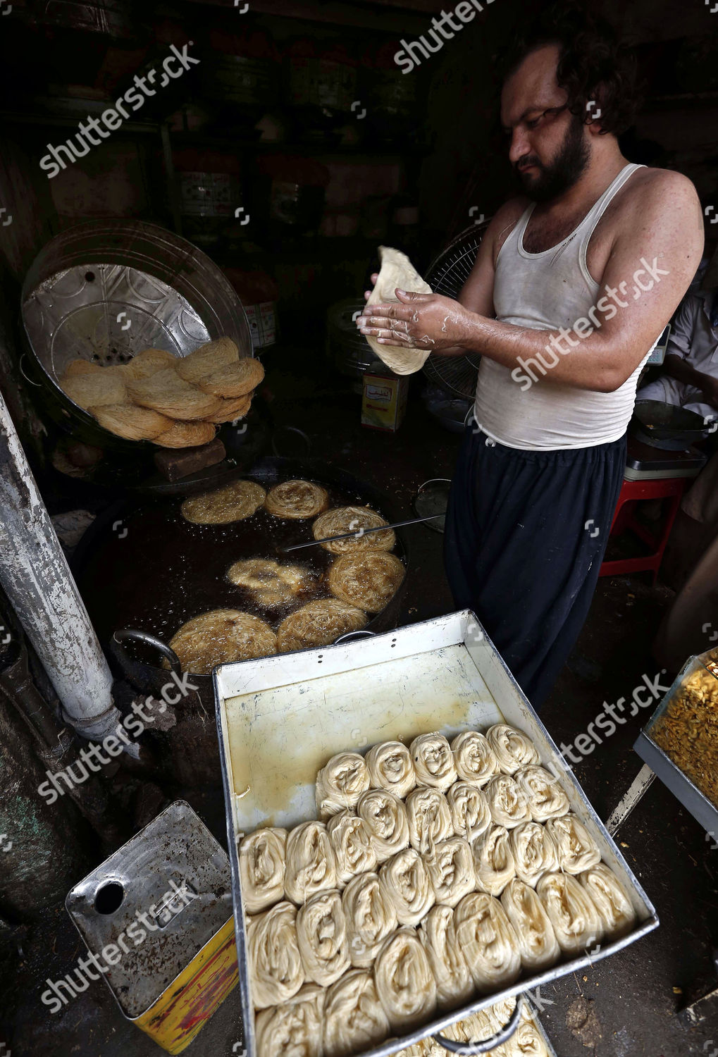 Pakistani Man Prepares Vermicelli Traditional Food Editorial Stock ...