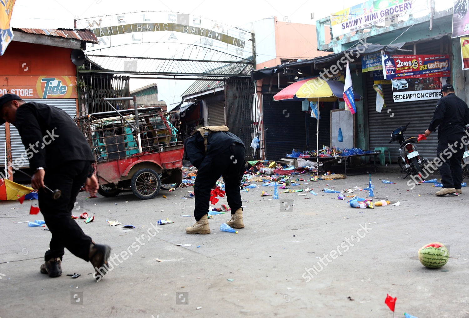 Filipino Bomb Squad Operatives Gather Evidence Editorial Stock Photo ...