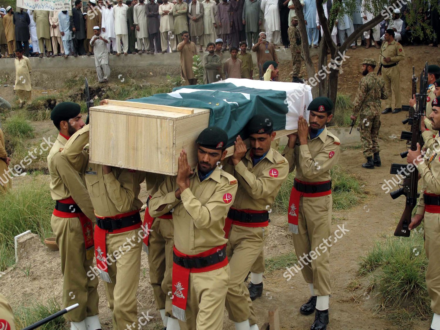 Pakistani Army Soldiers Carry Coffin Army Editorial Stock Photo - Stock ...