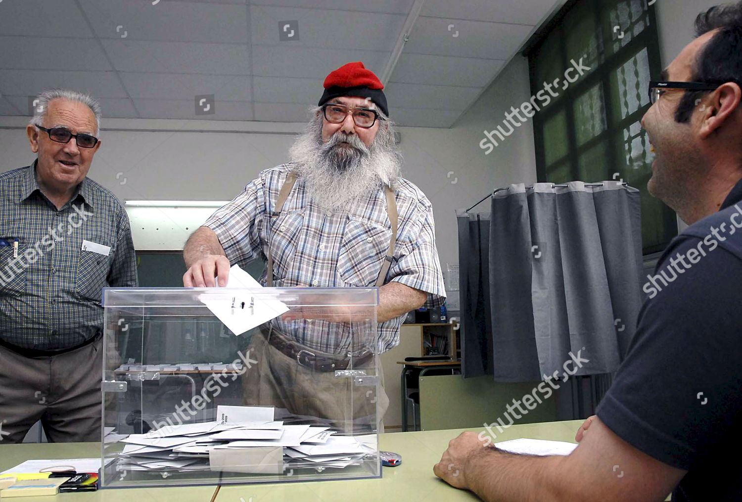 Elderly Man Wearing Barretina Traditional Catalonian Editorial Stock ...