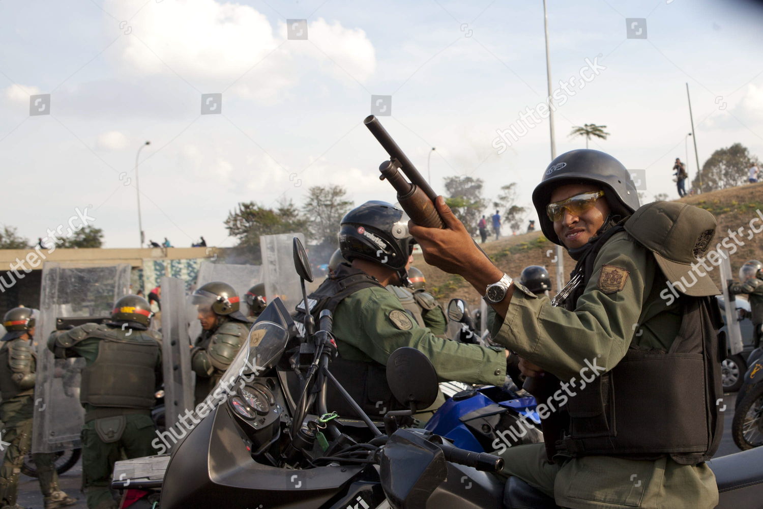 Members Venezuelan National Guard Confront Thousands Editorial Stock ...