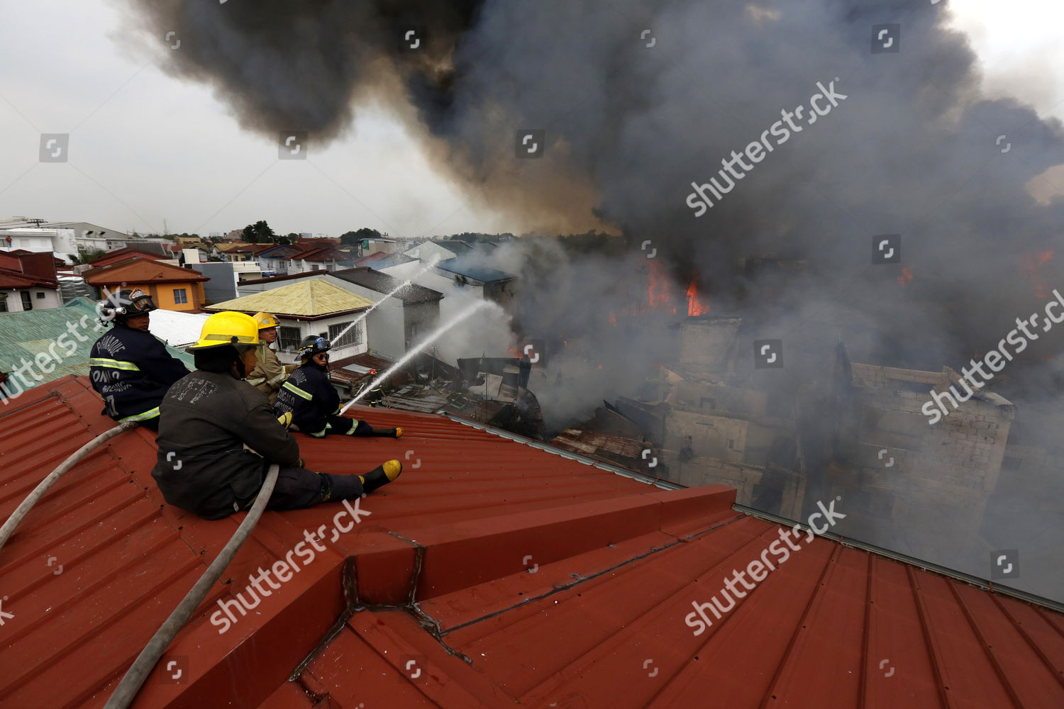 Filipino Firemen Try Extinguish Fire Las Editorial Stock Photo - Stock ...