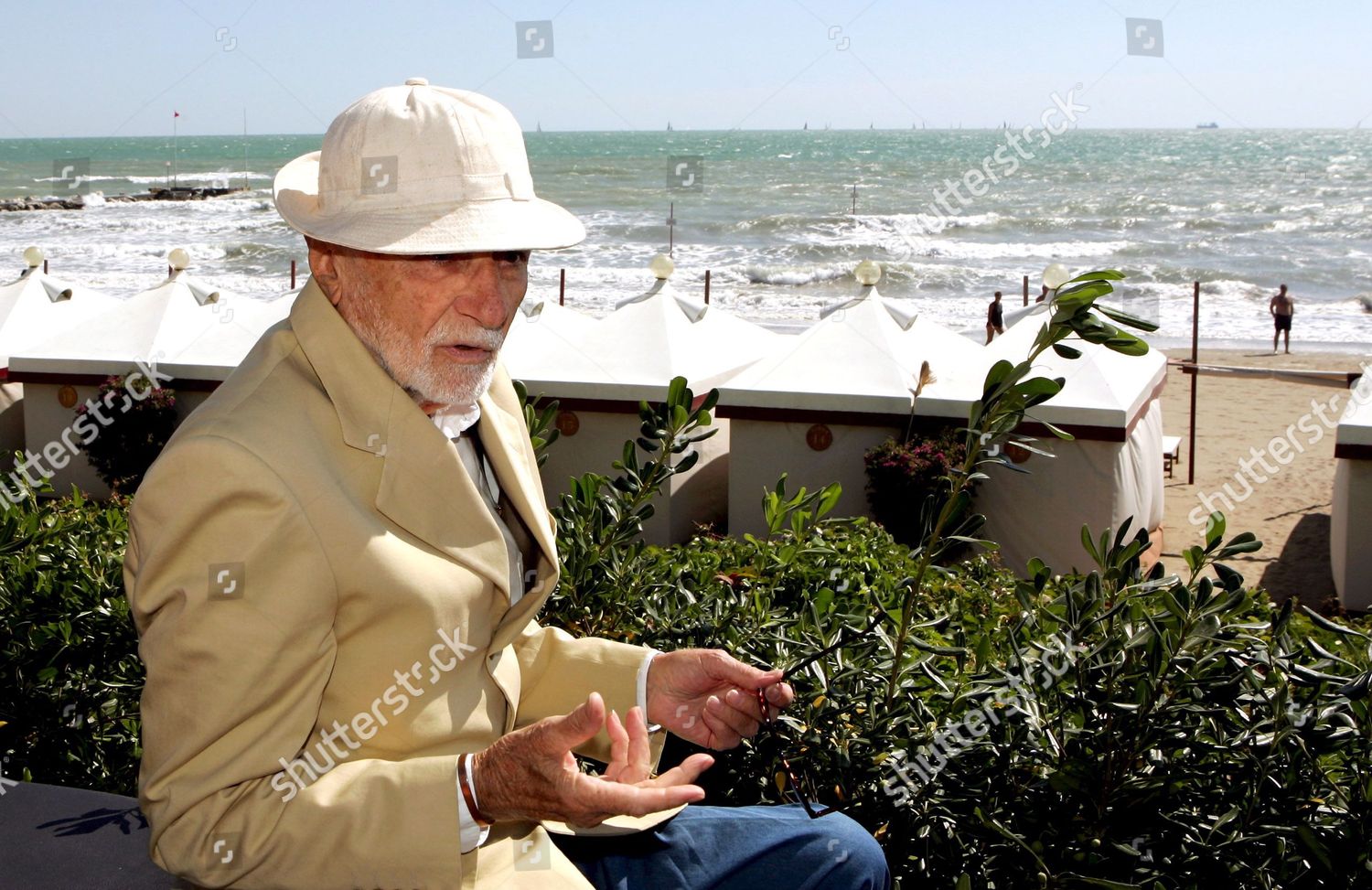 ITALIAN FILM DIRECTOR MARIO MONICELLI POSES Editorial Stock Photo ...