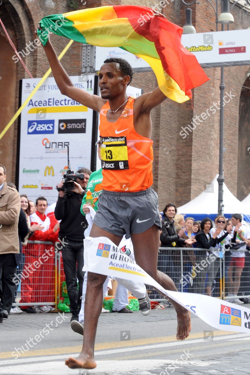Ethiopian Siraj Gena Crosses Finish Line Editorial Stock Photo - Stock ...