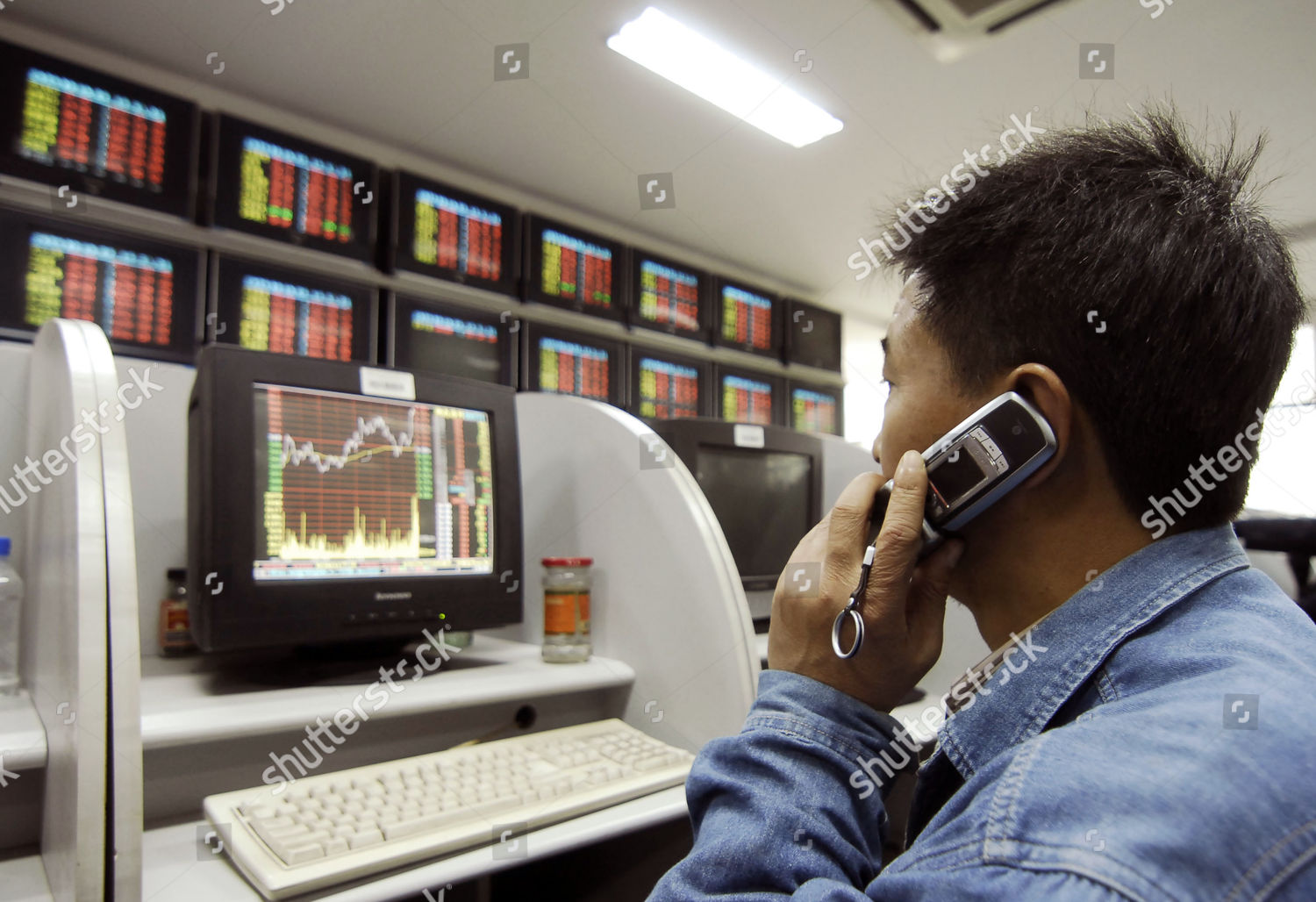 Investor Front Computer Screen Stock Information Editorial Stock Photo ...