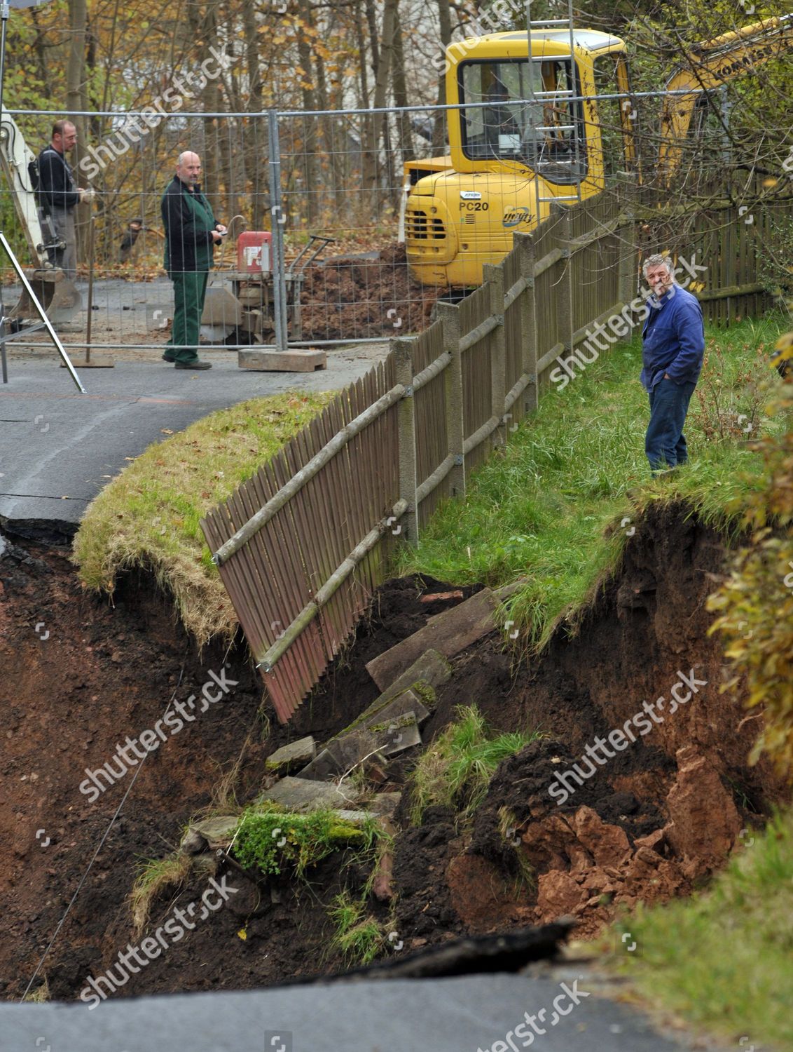 People Stands Edge Large Pothole Schmalkalden Editorial Stock Photo ...