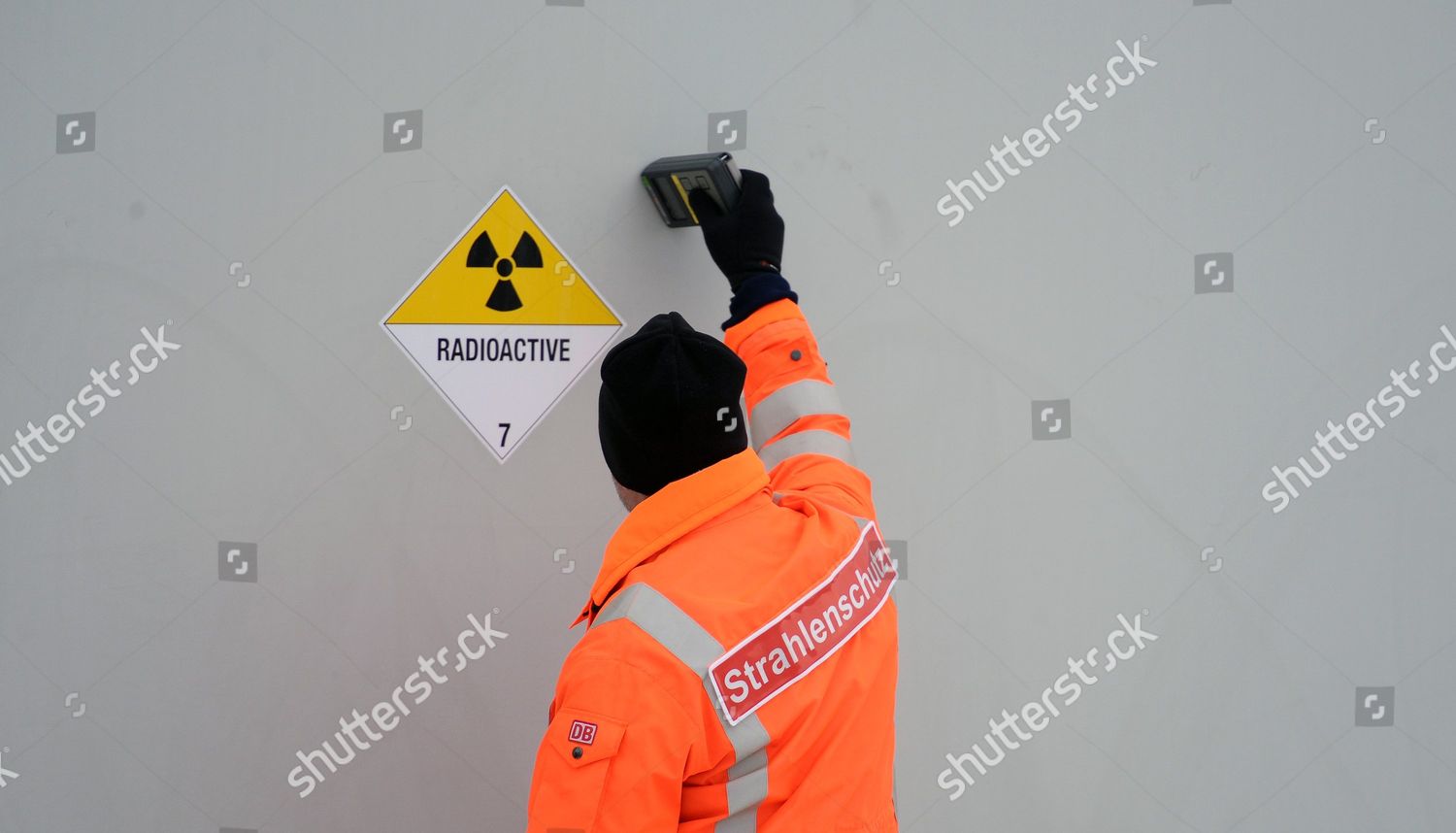 Police Officer Measure Nuclear Radiation Castortransport Editorial ...