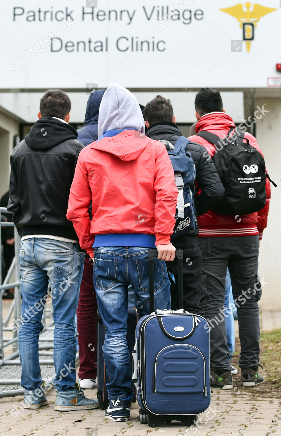 Refugees Queue Outside Former Dental Clinic Editorial Stock Photo ...