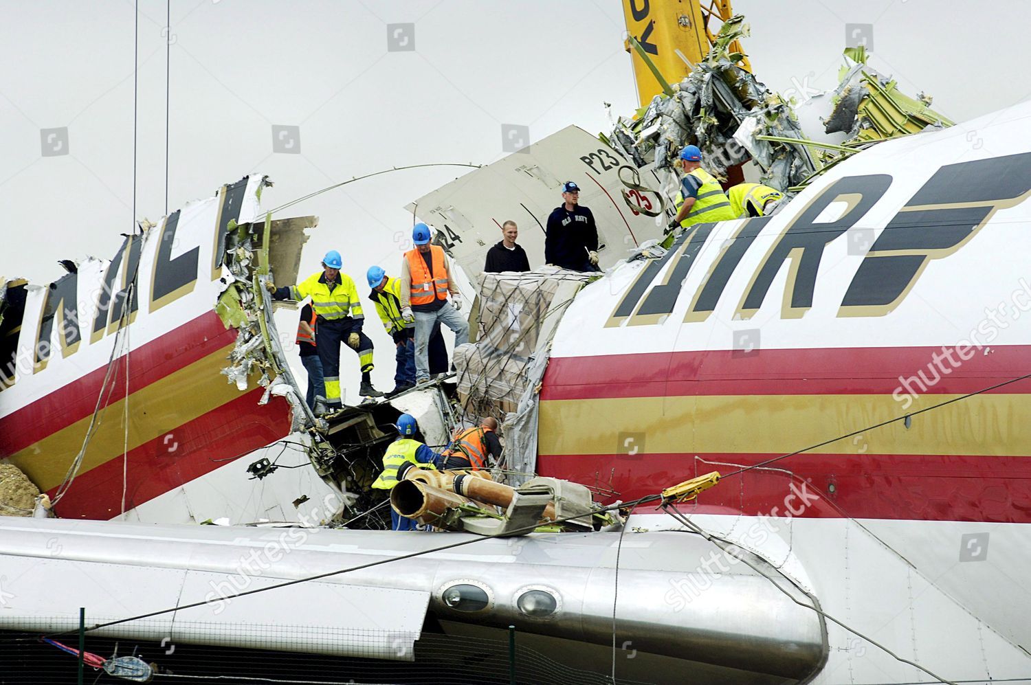Dismantling Wreckage Boeing 747 Plane Kalitta Editorial Stock Photo ...