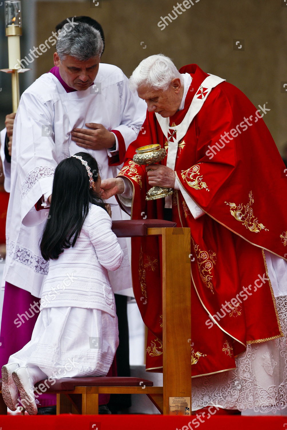 Pope Benedict Xvi Administers Holy Communion Editorial Stock Photo ...