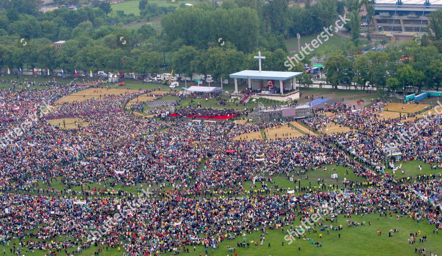 Estimated 800 000 People Waving Yellowandwhite Editorial Stock Photo ...