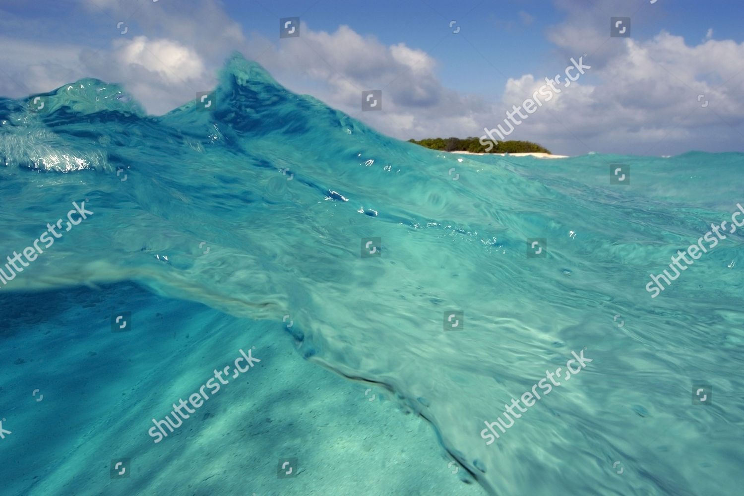 Split Wave Showing Sandy Bottom Island Editorial Stock Photo - Stock ...