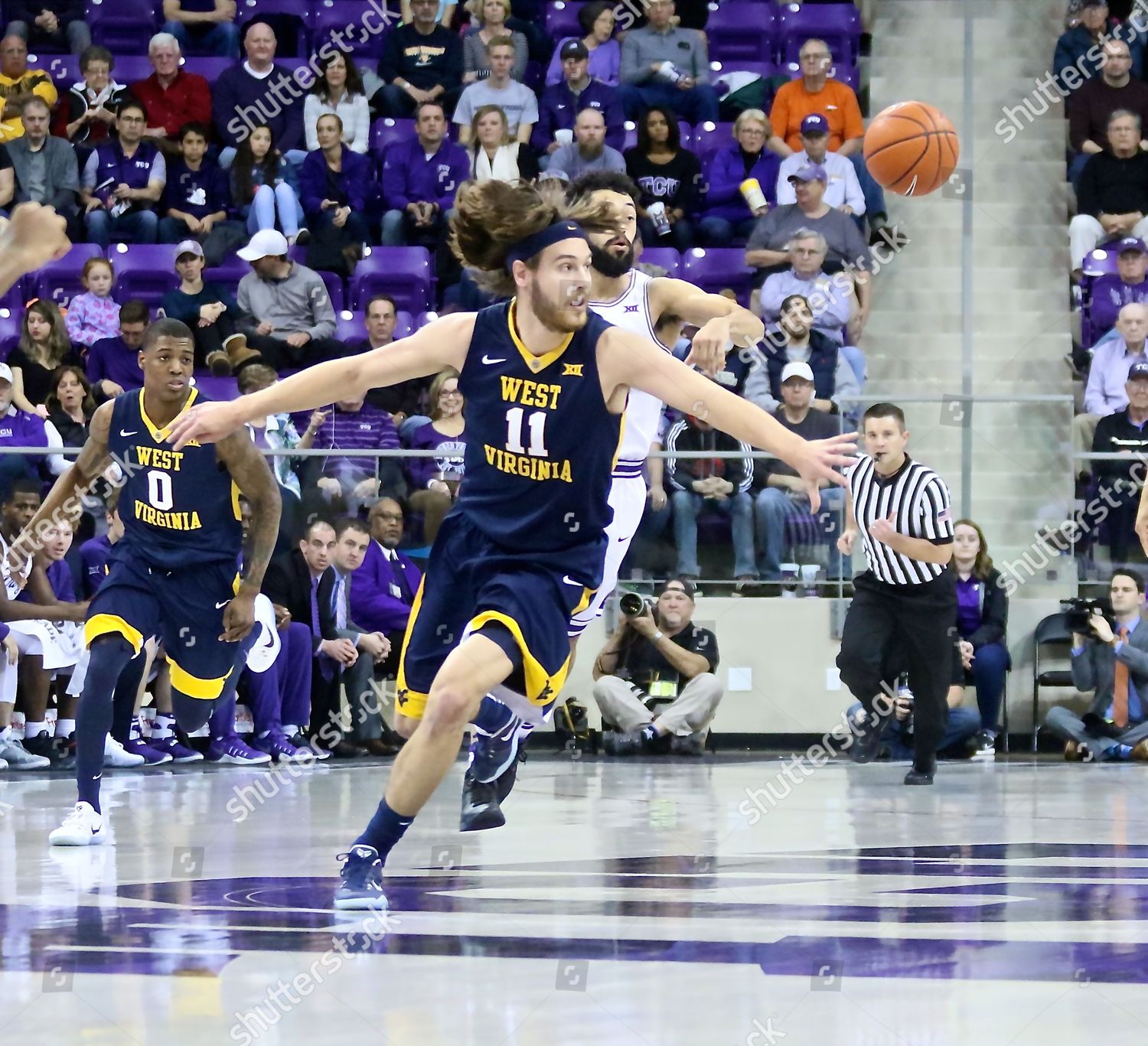Mountaineer Forward Nathan Adrian 11 Chases Editorial Stock Photo ...