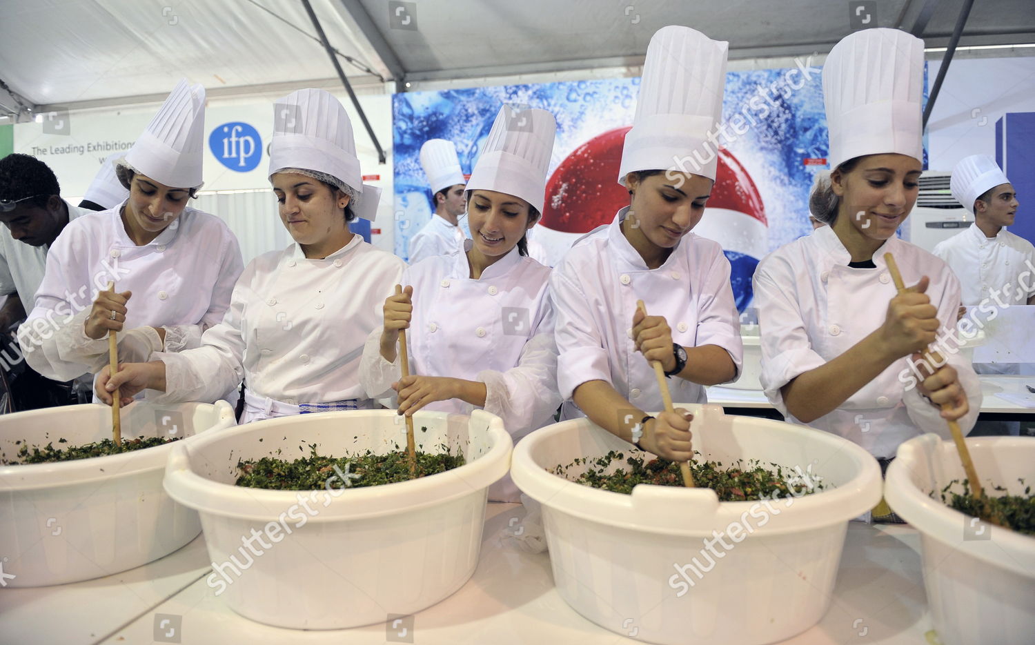 Lebanese Chefs Prepare Tabbouleh During Guinness Editorial Stock Photo ...