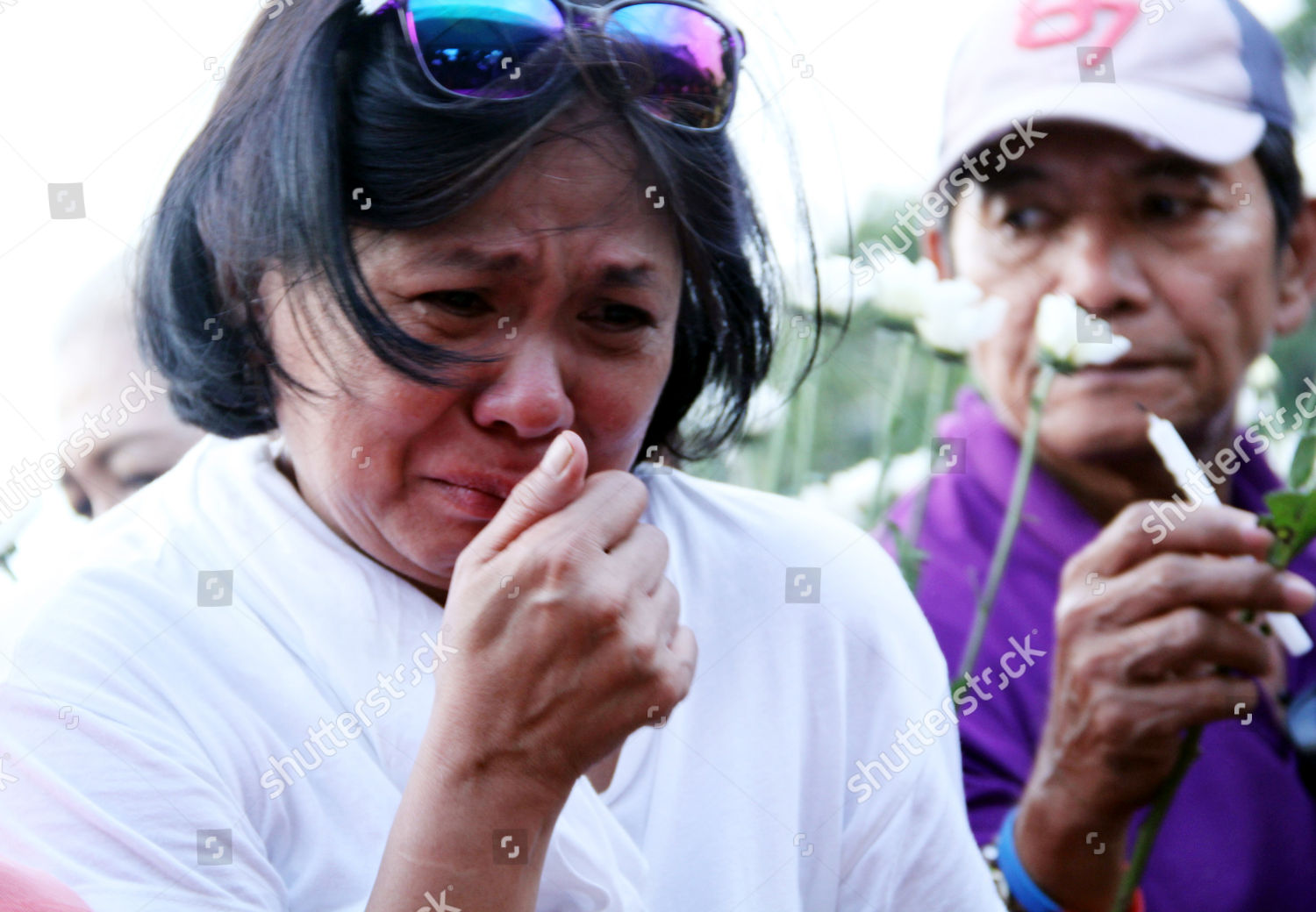 Filipino Resident Cries Others Offer Flowers Editorial Stock Photo ...