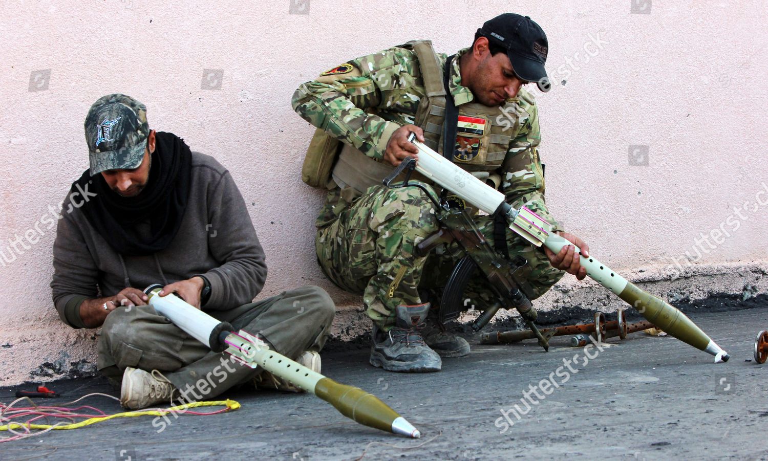 Members Iraqi Armed Forces Prepare Rockets Editorial Stock Photo ...