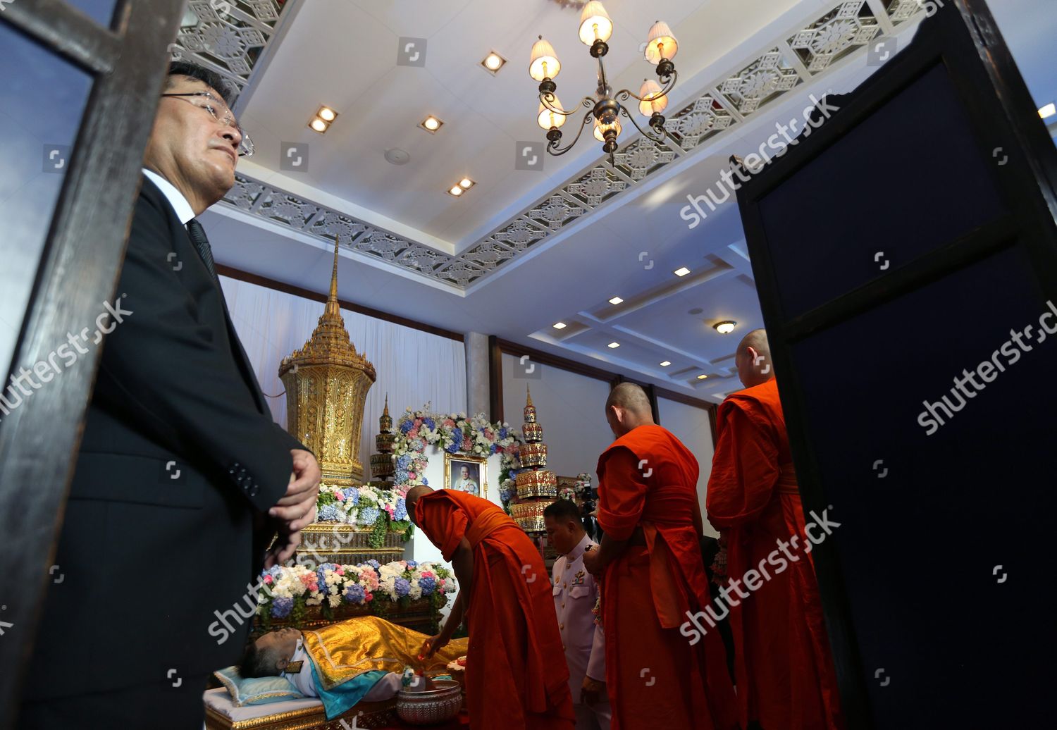 Thai Buddhist Monks Attend Funeral Ceremony Editorial Stock Photo ...