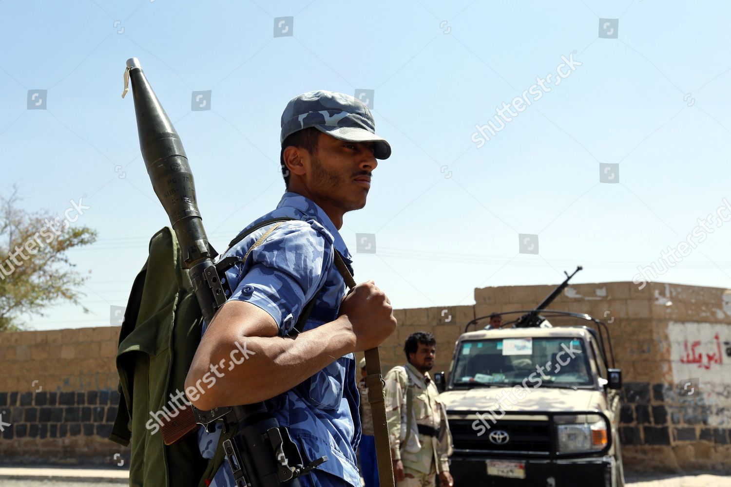 Members Houthi Militia Stand Guard Checkpoint Editorial Stock Photo ...