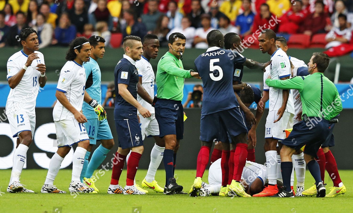 Frances Honduras Players Crowd Referee During Editorial Stock Photo ...