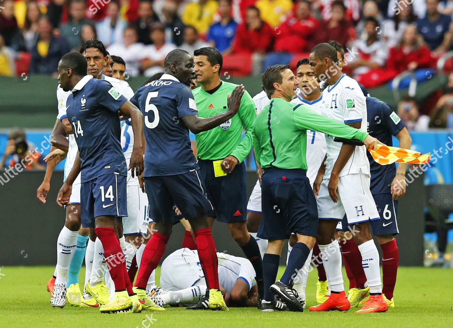 Frances Honduras Players Crowd Referee During Editorial Stock Photo ...
