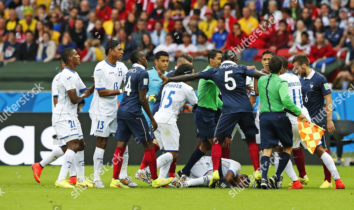Frances Honduras Players Crowd Referee During Editorial Stock Photo ...