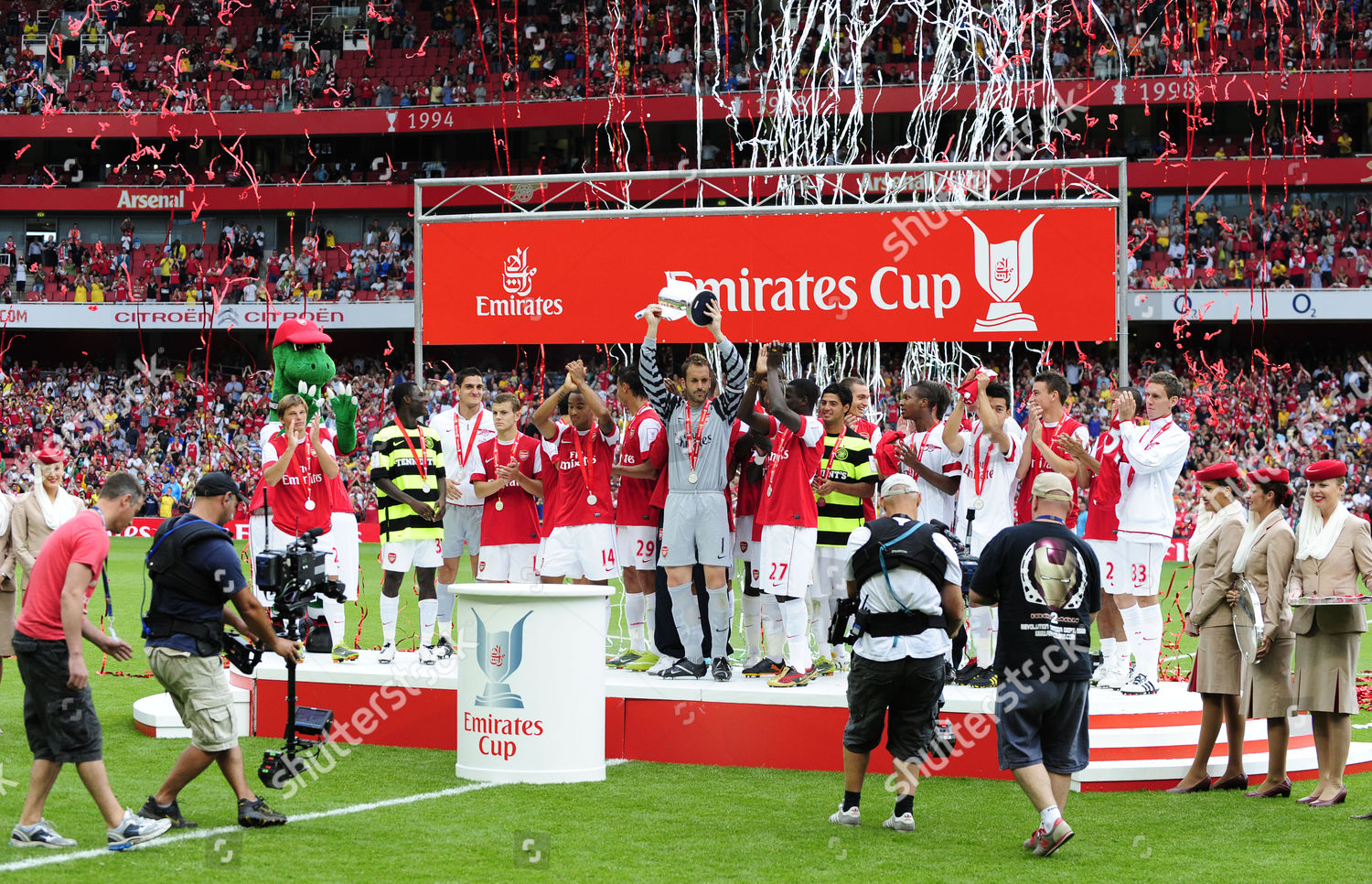 Manuel Almunia Arsenal Lifts Trophy Team Editorial Stock Photo - Stock ...