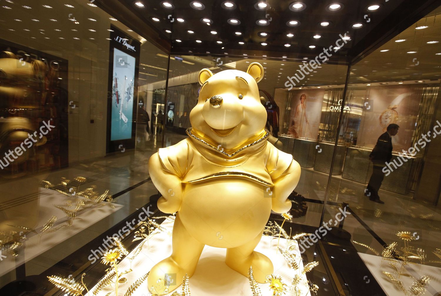 Giant Pure Gold Statue Disney Character Editorial Stock Photo - Stock ...