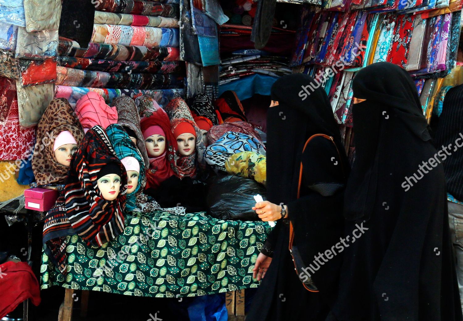 Burqa Clad Yemeni Women Pass Mannequins Editorial Stock Photo - Stock ...