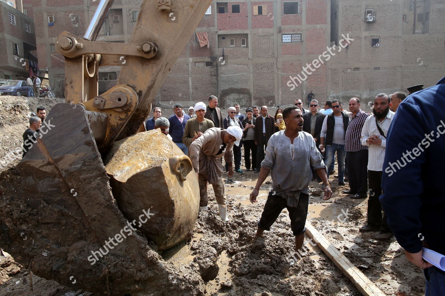 Egyptian Workers Lift Excavator Parts Statue Editorial Stock Photo ...