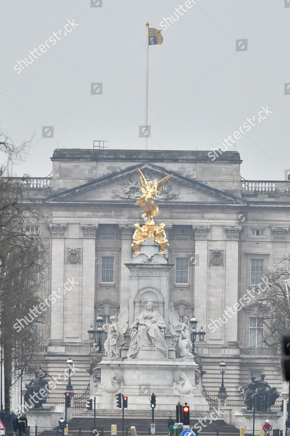 Royal Standard Flying Buckingham Palace Editorial Stock Photo - Stock ...