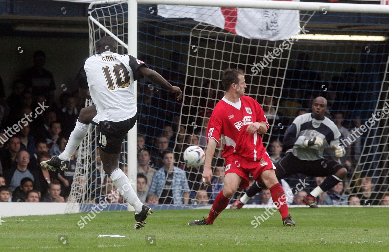 Wayne Gray Southend United Shoots Score Editorial Stock Photo - Stock ...