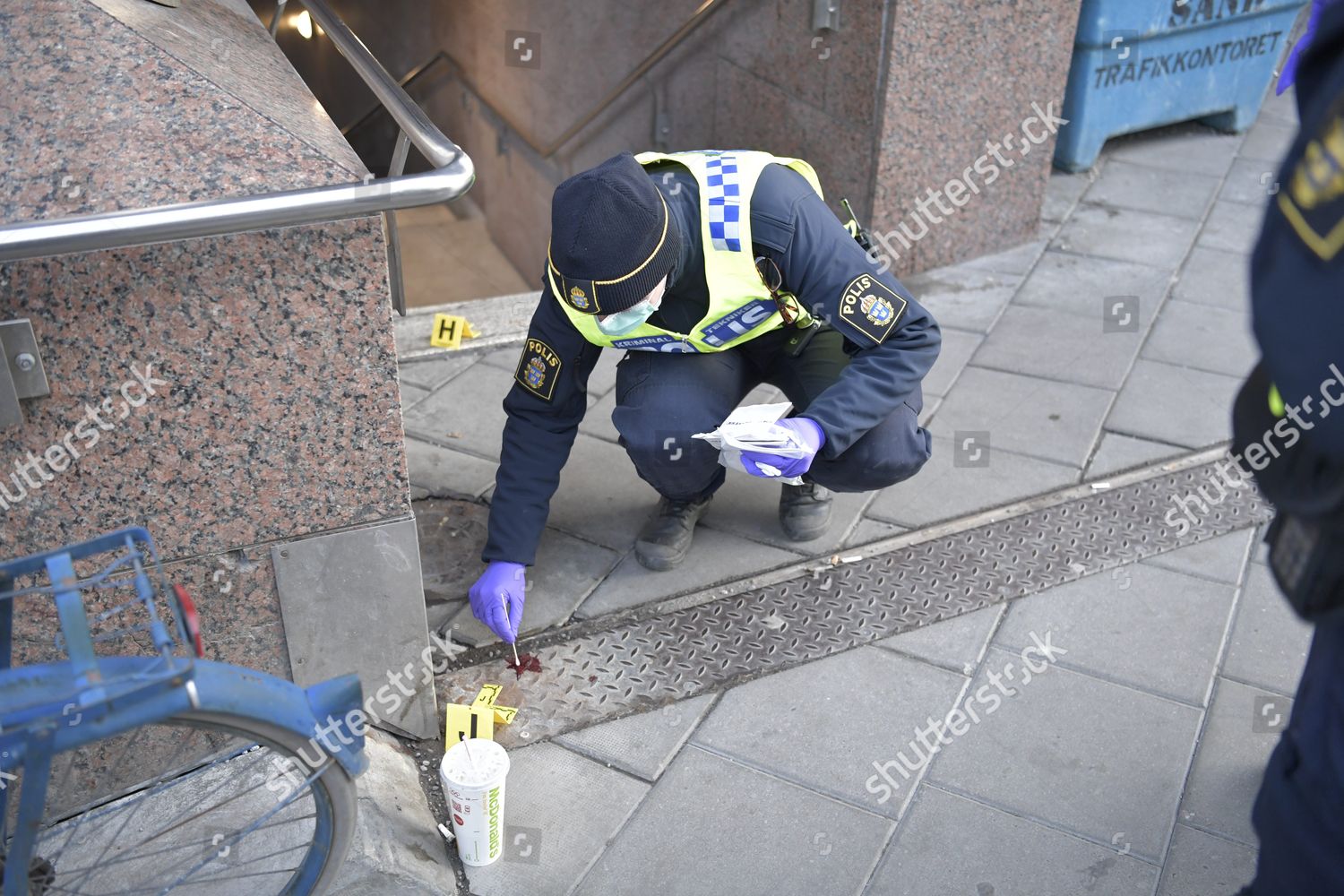 Police Forensic Team Investigate Crime Scene Editorial Stock Photo ...
